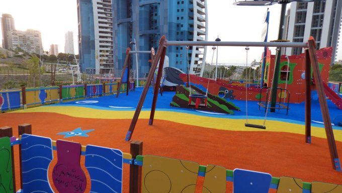 Benidorm inaugura un nuevo parque infantil en la playa de Poniente